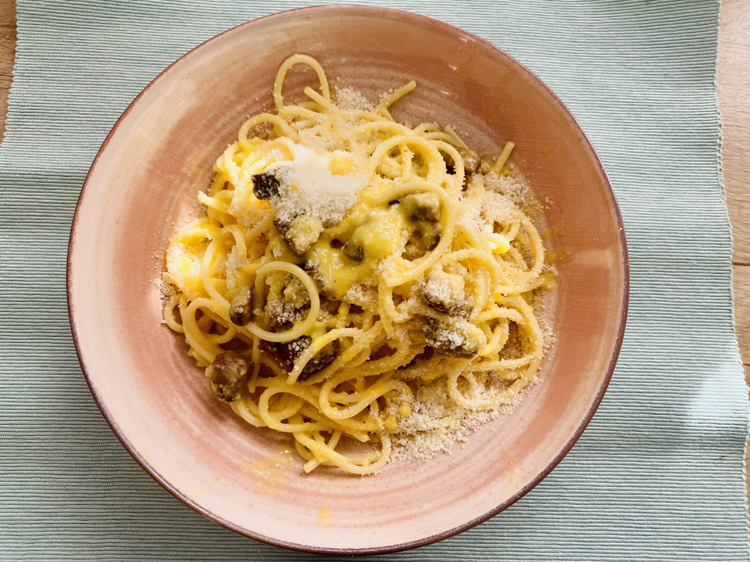 Paste carbonara delicioase Rețetă italiană - Tomi gătește